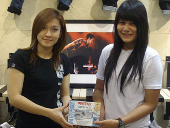 ภาพการแจกรางวัล ผู้ชนะจากการประกวด lee make history