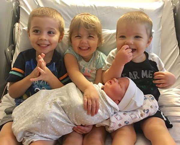 วินาทีประทับใจ คุณแม่ดึงลูกออกจากครรภ์ด้วยตัวเอง