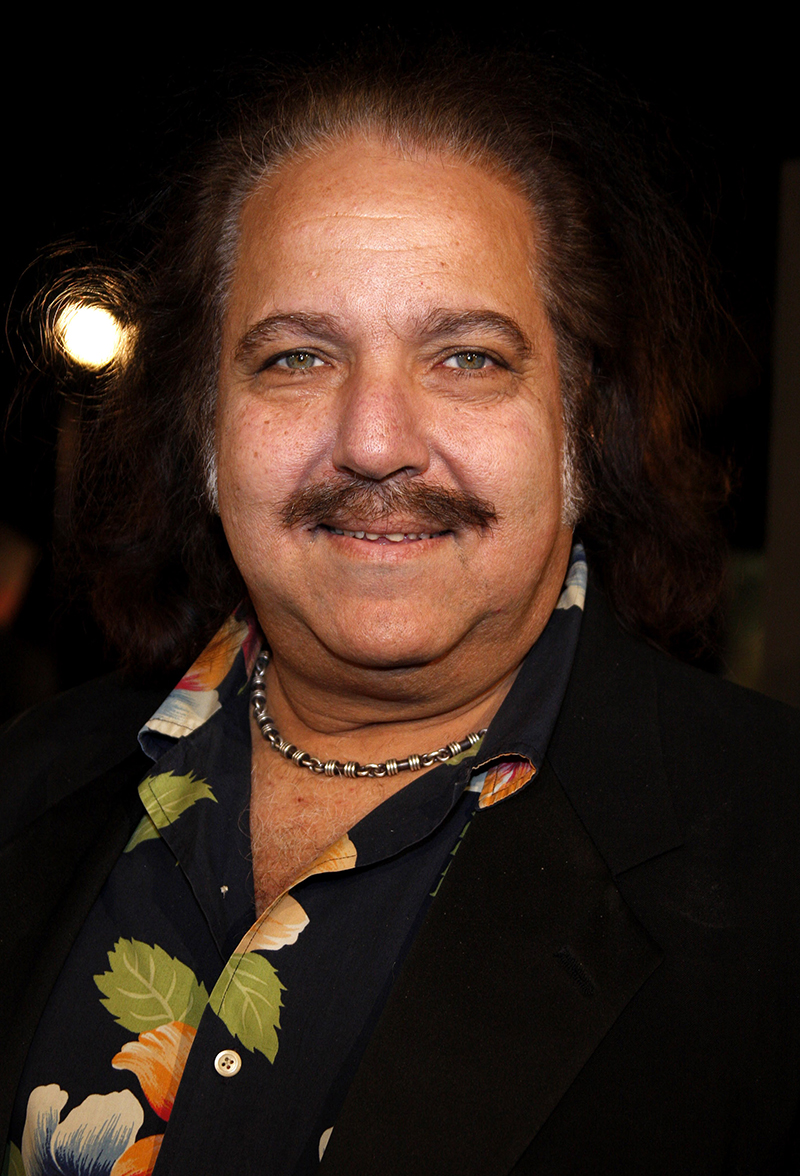 รอน เจเรมี เจ้าพ่อหนังโป๊ระดับตำนาน โดนฟ้องข้อหาข่มขืน อาจติดคุกนาน 90 ปี