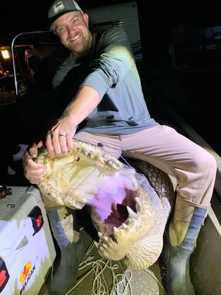 จระเข้ยักษ์ 4.3 เมตร ใหญ่สุดในรัฐอาร์คันซอ ถูกฆ่า พรานชี้พระเจ้ามอบให้