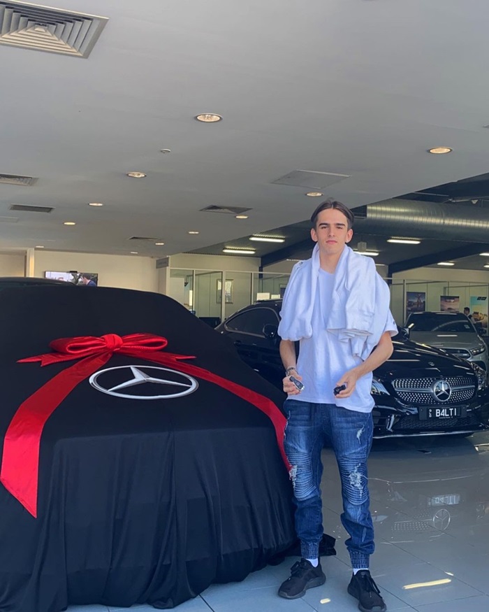 หนุ่ม 18 กลายเป็นเศรษฐี อวดหาเงินล้านตอนหลับ ชีวิตหรูอู้ฟู่ จากเด็กที่ ...