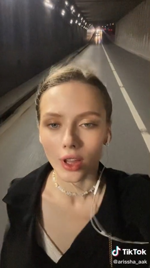 นางแบบสาวรัสเซีย Arisha กับความม่วนหลายเมื่อได้ขึ้น วินมอเตอร์ไซค์ไทย ...