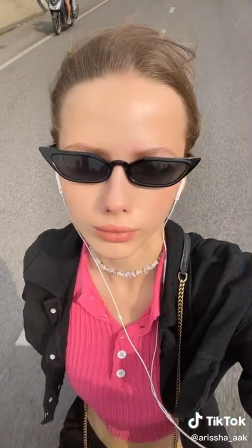 นางแบบสาวรัสเซีย Arisha กับความม่วนหลายเมื่อได้ขึ้น วินมอเตอร์ไซค์ไทย ...