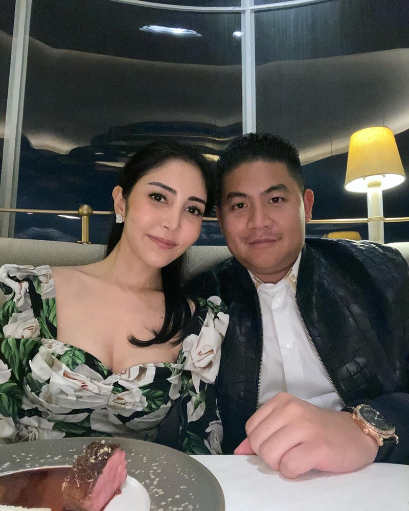 Leak Yim สามีบีท วิษณี ทายาทณุศาศิริ เจ้าของรถ Bugatti Chiron 300 ล้านที่คนไทยฮือฮา