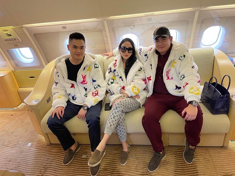 Leak Yim สามีบีท วิษณี ทายาทณุศาศิริ เจ้าของรถ Bugatti Chiron 300 ล้าน ...