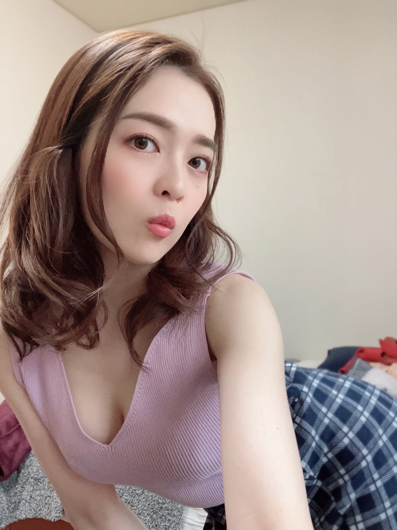 ครูบัลเลต์สาวสอนมา 8 ปี โดนไล่ออก หลังรู้ใช้เวลานอกถ่าย AV ชาวเน็ตช่วยชี้ทางรุ่ง