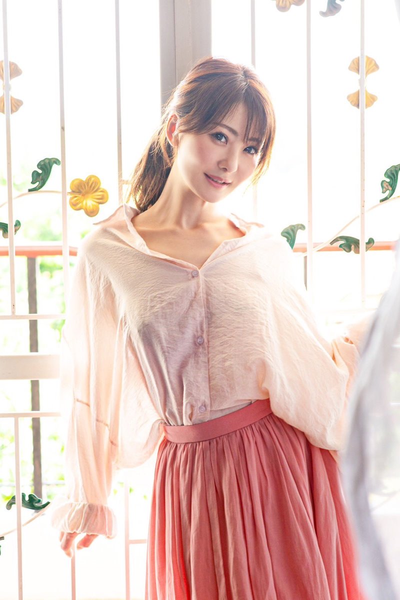 นาโฮะ โอซาวะ นางเอก AV ในตำนาน หวนคืนวงการในรอบ 17 ปี รู้อายุถึงกับร้องโอ้โห