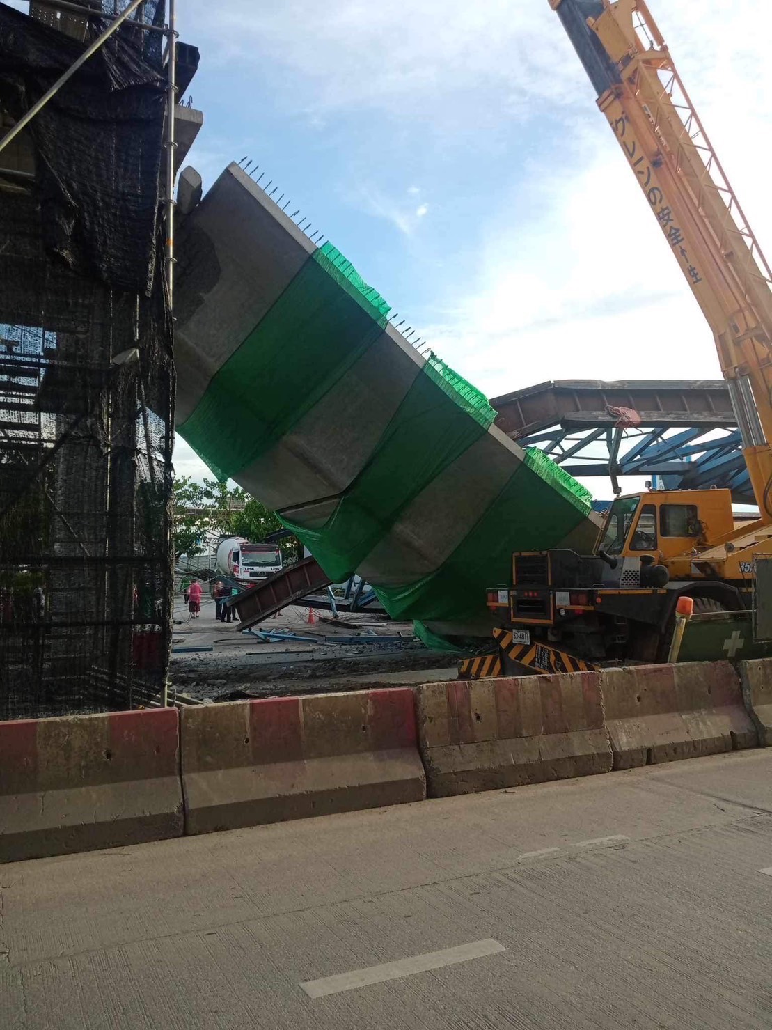 คลิปสะพานถล่ม ลาดกระบัง เบื้องต้นมีผู้เสียชีวิต 2 เจ็บเพียบ