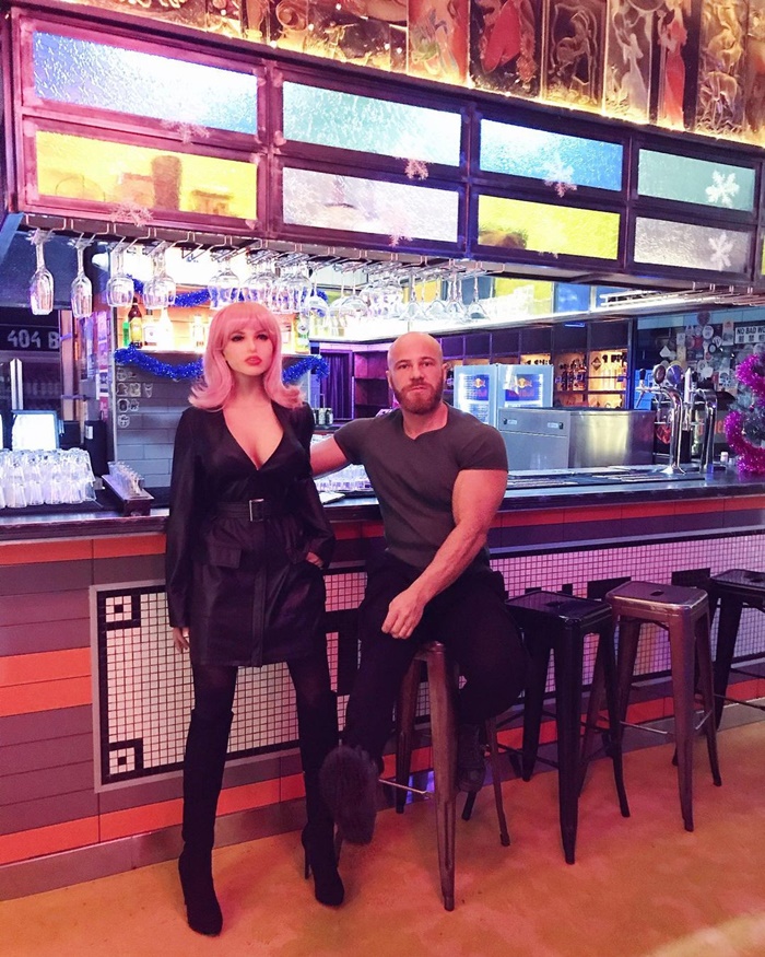 หนุ่มแต่งงาน ตุ๊กตายาง ไม่ทันไร เจ้าสาวพังยับ ต้องส่งทำรีแพร์