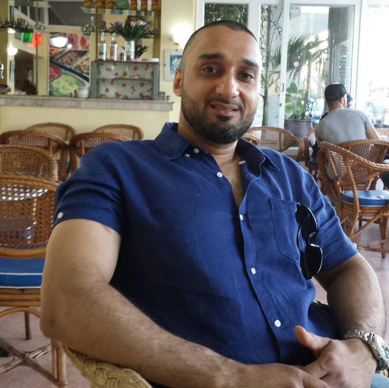 หนุ่มอับอาย นั่งส้วมอยู่ดี ๆ เจอสจวร์ดเปิดประตู อ้างใช้ห้องน้ำ ...