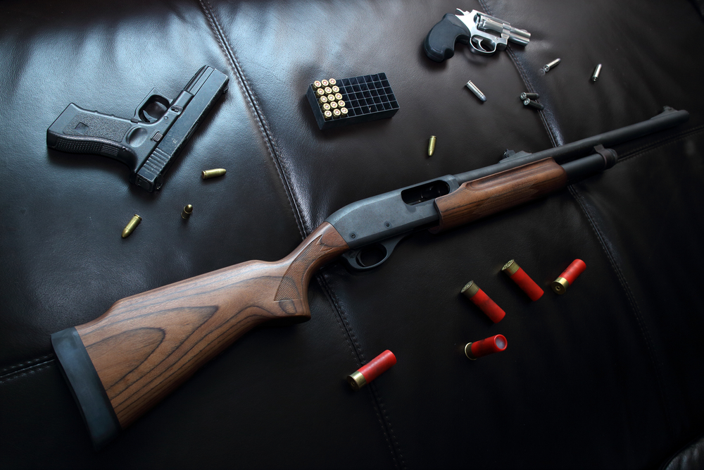 พบอาวุธสงครามเซตใหญ่ ถูกนำมาทิ้งริมถนนรามอินทรา